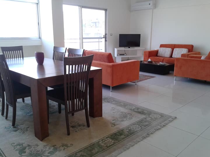 Apt 11w Luminous Apt In Zarif With Electricity - Beirut