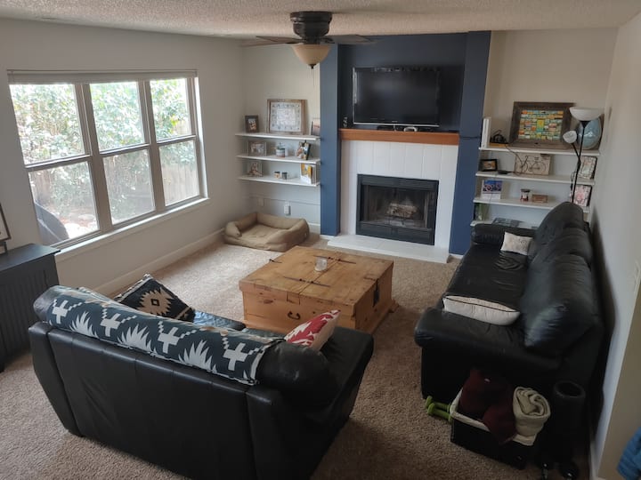 J&j Chalet - Colorado Springs, CO