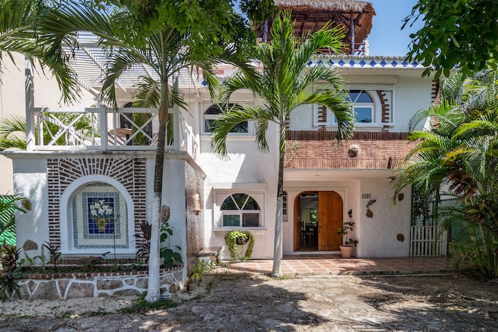 Impresionante Villa Con 5 Cuartos Por Una Estancia Llena De Magia! - Playa del Carmen