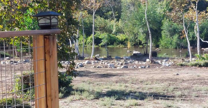 Riverfront Economy Cabin#5 With River View Patio - Three Rivers, CA