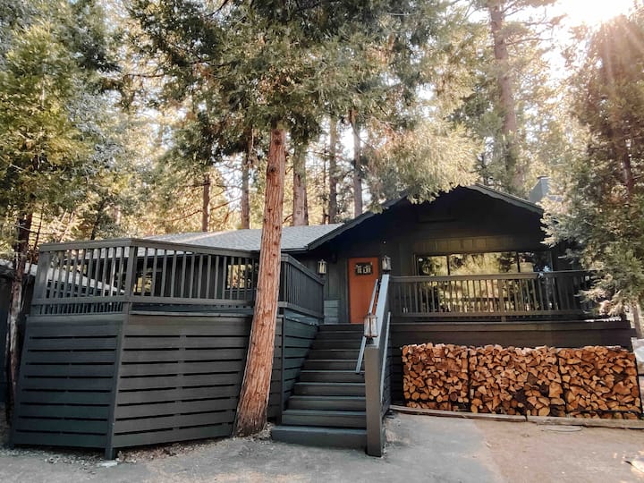 Luxe Modern Mountain Cabin / / Idyllwild Treehaus - Idyllwild-Pine Cove, CA
