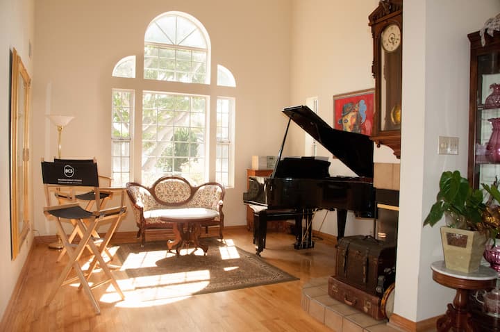 Comfortable Retreat!/ Walk To The Beach! - Los Angeles, CA