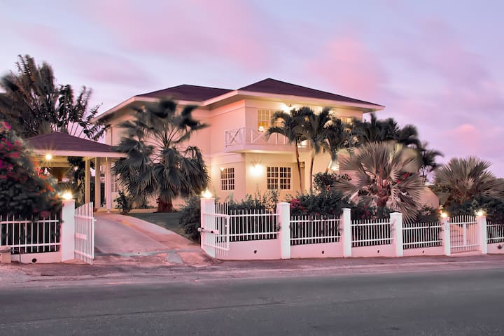 Villa Tempo Doeloe,  Huis Met Zwembad Op Jan Thiel - Curaçao
