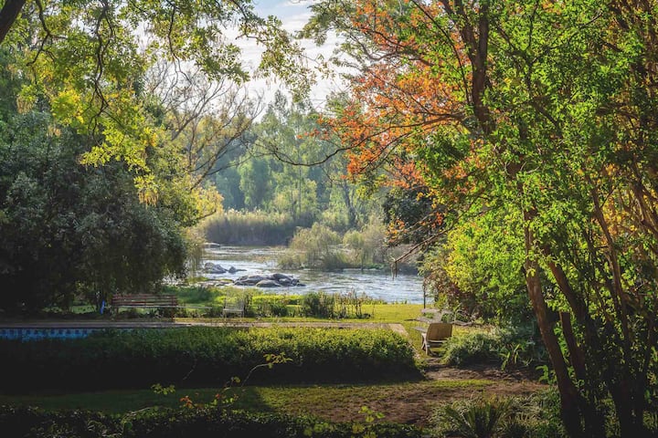 Paradise On The Vaal - Unique Secluded  Getaway - Vredefort