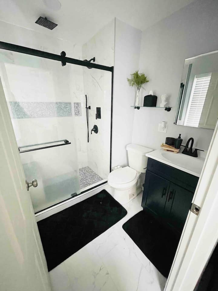 “Where Luxury Meets Cozy” - 水牛城