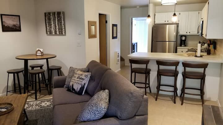 Mtn Getaway W/pool, Hot Tub & Sauna- 2bd/2ba - Eden, UT