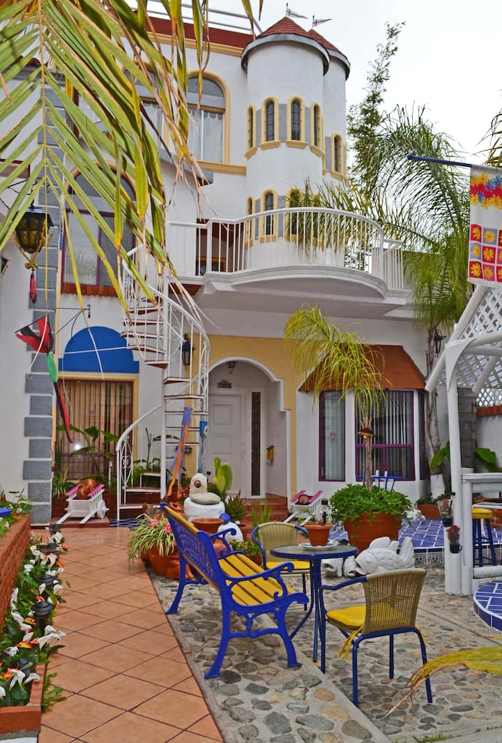 Beautiful Private Castle 1 &2nd/floors 5m To Beach - Tijuana