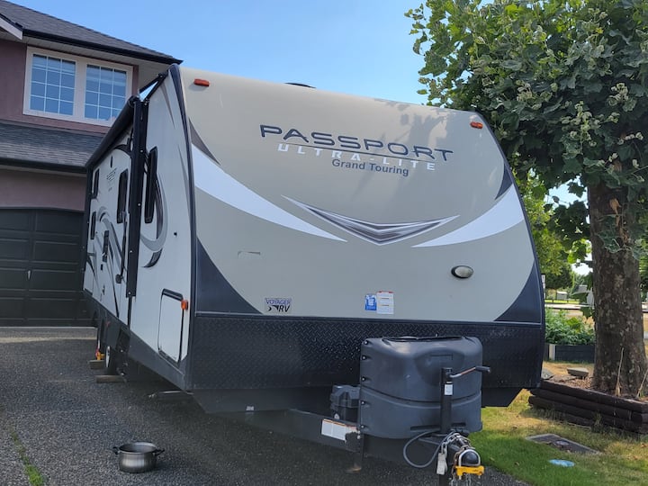 A Night In Our Cozy Travel Trailer (Rv)! - Surrey
