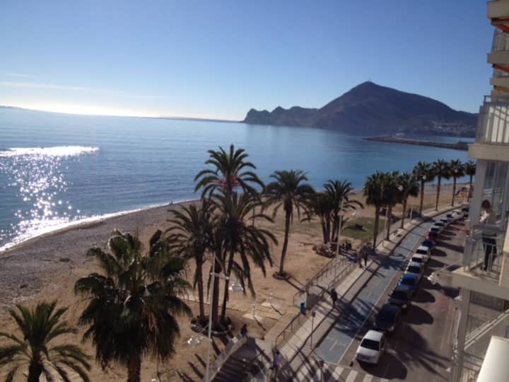 Casa Joanie - Frontline Apartment With Sea Views. - Altea