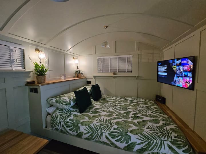 Gatwick Hideaway Hut - Crawley