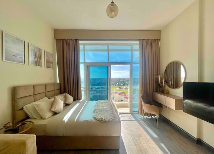 50%off Stunning Golf Course View Studio - Dubai