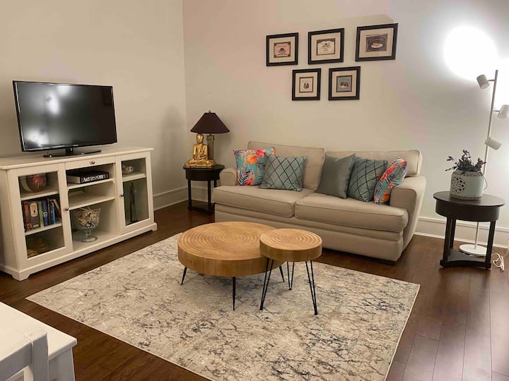 The Edgemont Village Retreat - West Vancouver