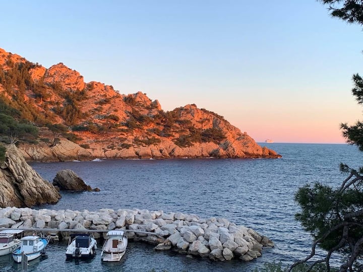 Cabanon Au Cœur De La Calanque Du Petit Mejean - Ensuès-la-Redonne