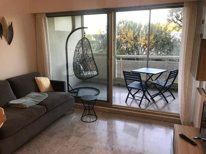 Antibes: Beau Studio, Résidence Piscine & Tennis - 주엉 레 빵