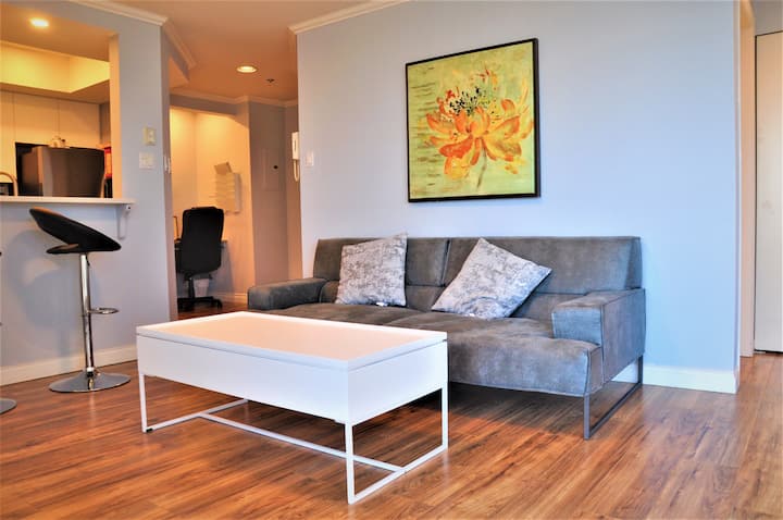 Cozy 2br In Downtown Richmond/free Pkg/列治文市中心温馨两睡房 - 列治文
