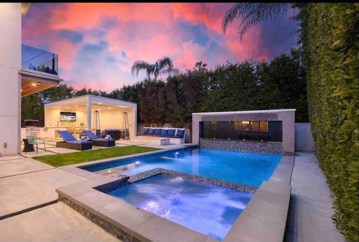 Ultra Modern Resort Style Home In Los Angeles - Encino - Los Angeles