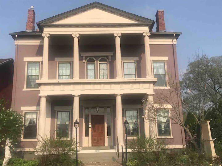 The Mansion On Park Avenue - 11 Rooms Of Elegance - Galena, IL