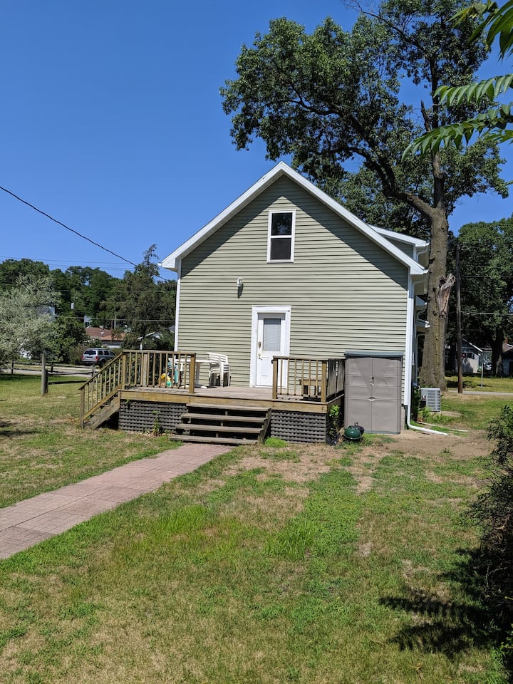 Charming Cottage - Beverly Shores, IN