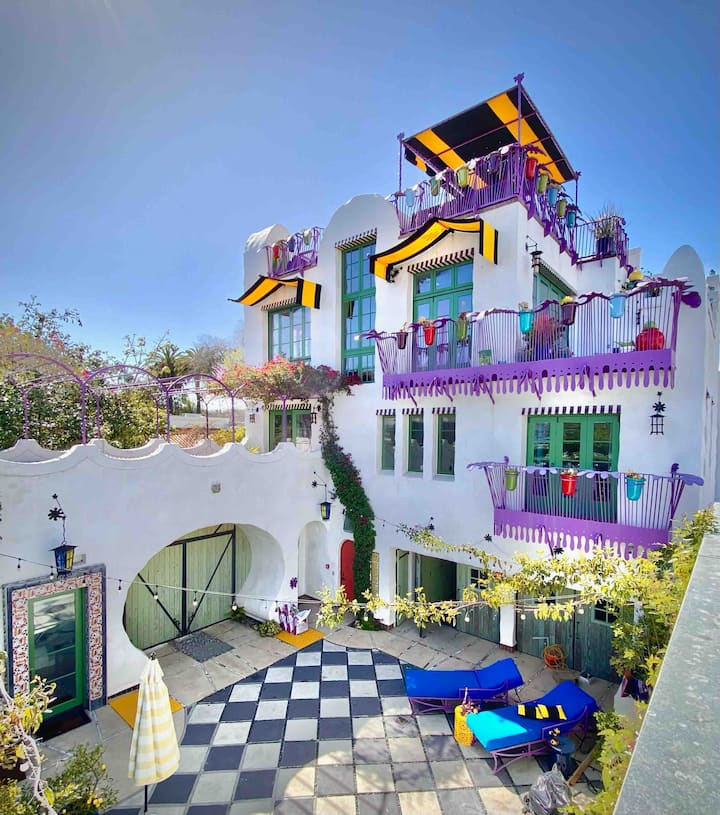 Private Courtyard Downtown With 2 Bedroom Suite - Santa Barbara, CA