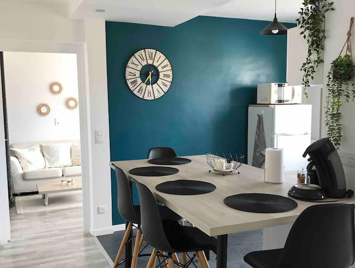 Joli 2 Pièces Rénové Avec Vue Et Parking Privé - Clermont-Ferrand