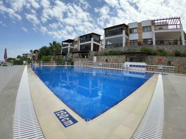 Gümüşlük Havuzlu Sitede 1+0 - Gümüşlük