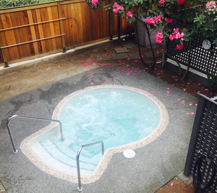 8 Best Airbnbs With Hot Tub In Vancouver, Canada - Updated 2024 | Trip101