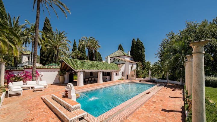 Exclusivo Cortijo San Francisco Con 1900 M2 Y 85ha - Manilva
