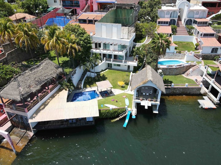 Hermosa Casa Privada Con Acceso Al Lago Y Todo... - Tequesquitengo