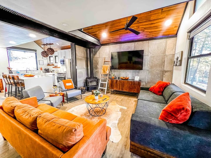 Modern Cozy Cabin | 4 Bdrm, A/c, 3 Mins To Midtown - Ruidoso, NM