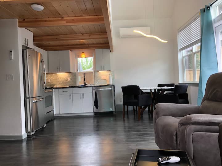 Bright And Open Modern Northeast Montavilla Adu - Portland, OR