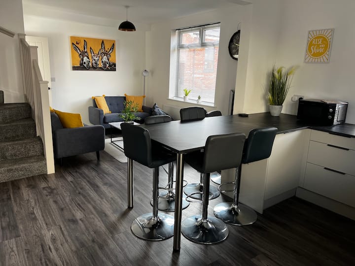 5 Bedroom, 5 Bathroom House, 20 Min Walk To City. - Lincoln