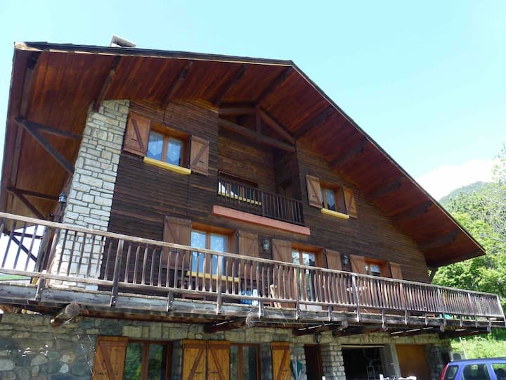 Immense Chalet, 4 à 14 à Prix Sympa - Briançon
