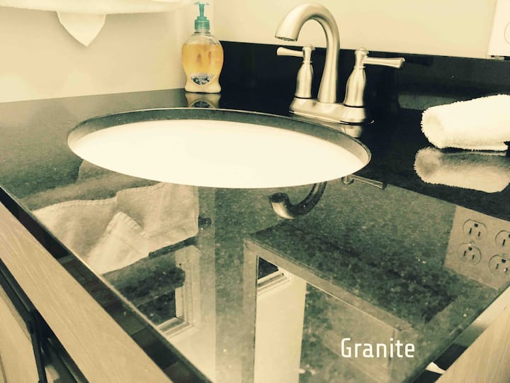 Cozy,cute & Quiet - Entire House - Parma, OH