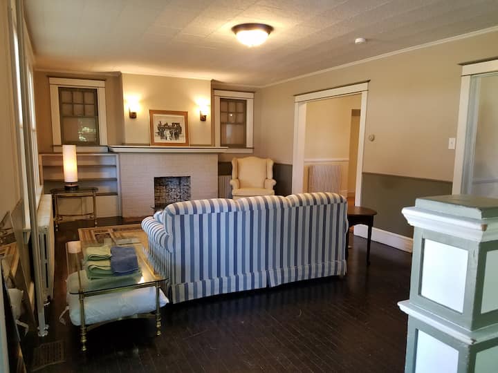 Country Manor Guest Home - Lancaster, PA