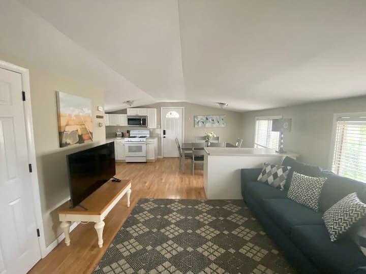 2 Br Quiet Villa, Kit.  Liv, One Block To Beach - Toms River, NJ