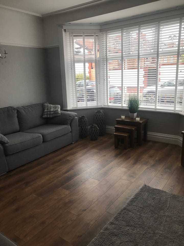 Beautiful And Cosy Three Bedroom House - Wirral