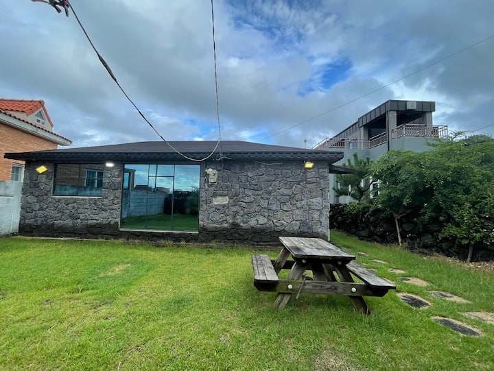 *김녕의 아름다운 해변 도보1분(떠오르길) 제주 구옥 원형을 살린 아늑한 곳~ - Jeju-si