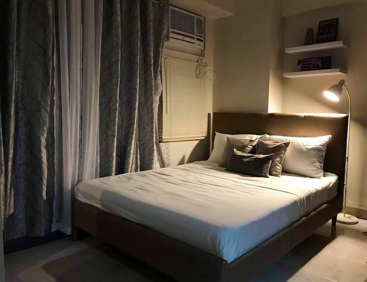 Modern Vibe Space Near St.luke’s Qc W/wifi & Cable - Manila