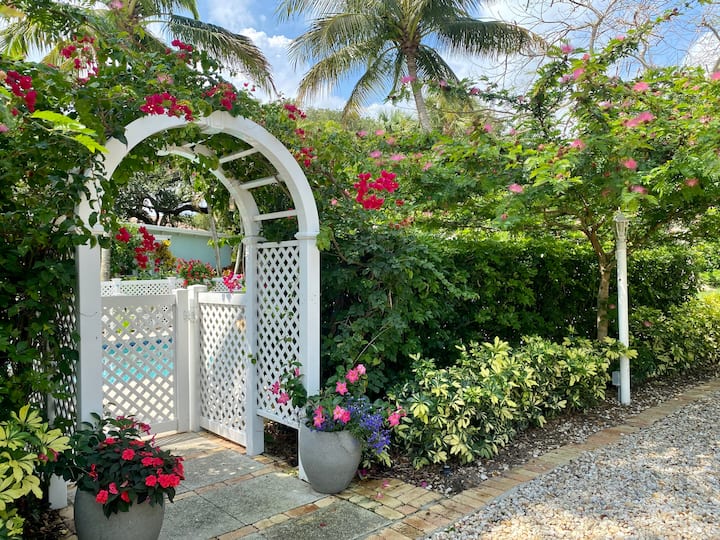 Walk To The Beach- Palm Villas Vacation Cottages - Vero Beach, FL
