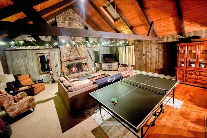 Hike Stratton! Cozy Rustic W Deck + Bbq + Firepit - Jamaica, VT