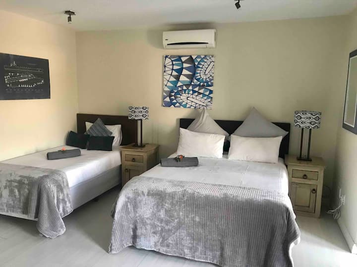Gorgeous 4 Bedroom Home In Heart Of Sandton - Sandton