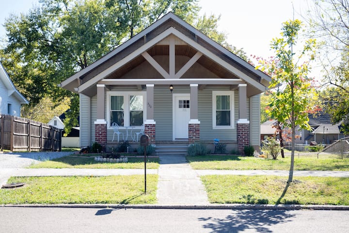 Craftsman. Modern Comfort, Meets Cozy Charm! - Knoxville, TN