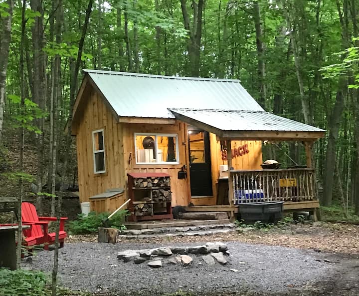Love Nature Shack - Belleville, Canada
