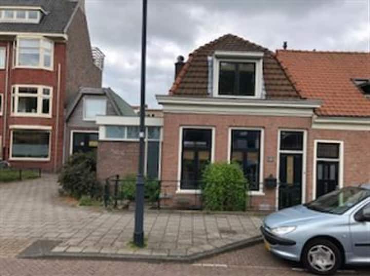 Ruime Gezinswoning Op Loopafstand Van Centrum. - Haarlem