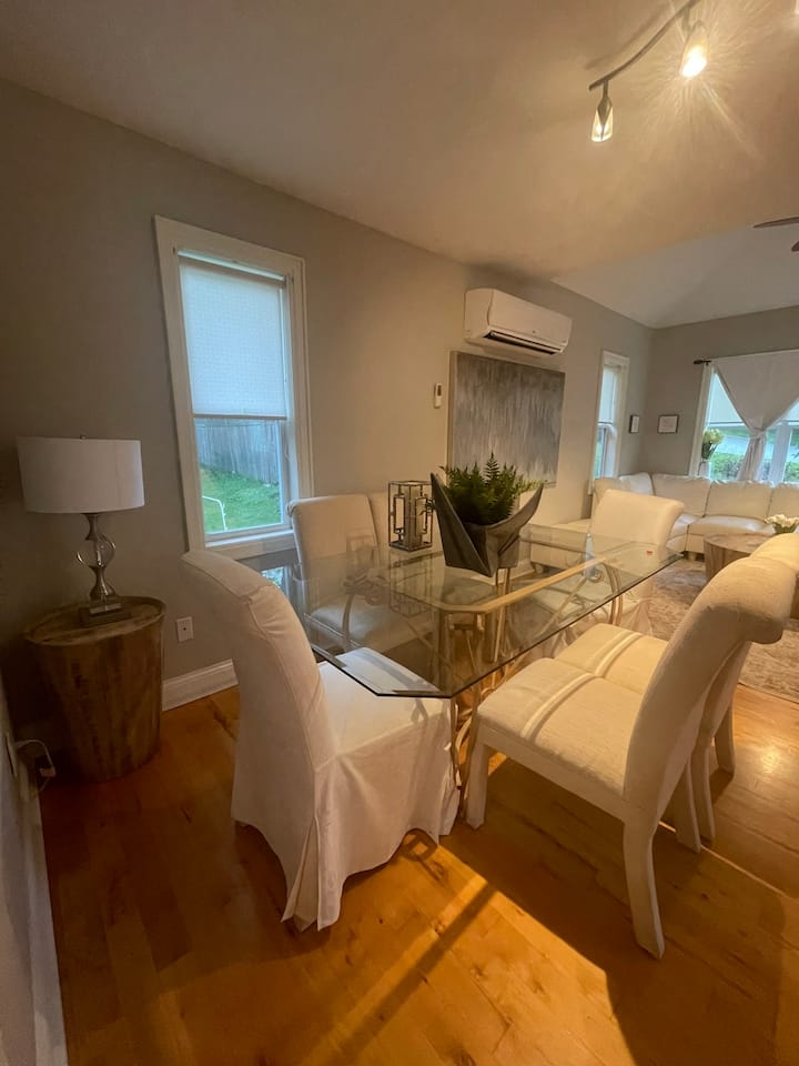 King Bed, New 65” Tv, Dining, Living, Kitchen, W&d - Halifax