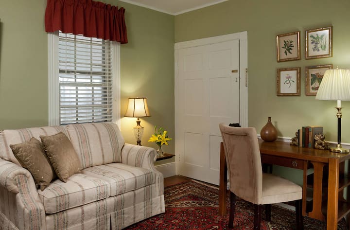 Colonel Fry's Suite - The Inn And Tavern At Meander - Culpeper, VA