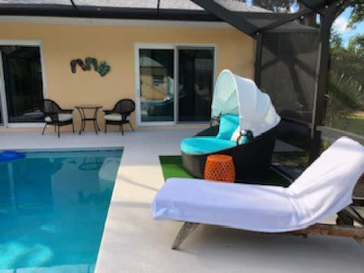 Comfy Heated Pool Cottage With Home Office - Vero Beach, FL