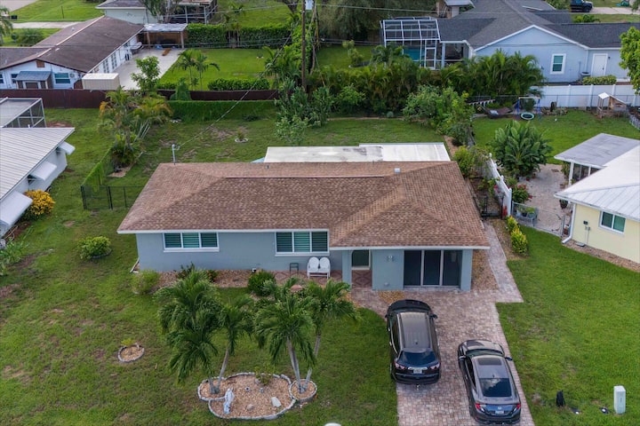 Cozy Doll House At Yacht Club Cc - Cape Coral, FL