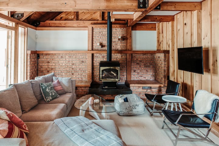 Stunning Post & Beam Retreat: Short Walk To Beach! - Sauble Beach