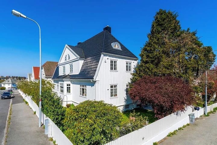Big Cozy Apartment, Near City Center - Stavanger